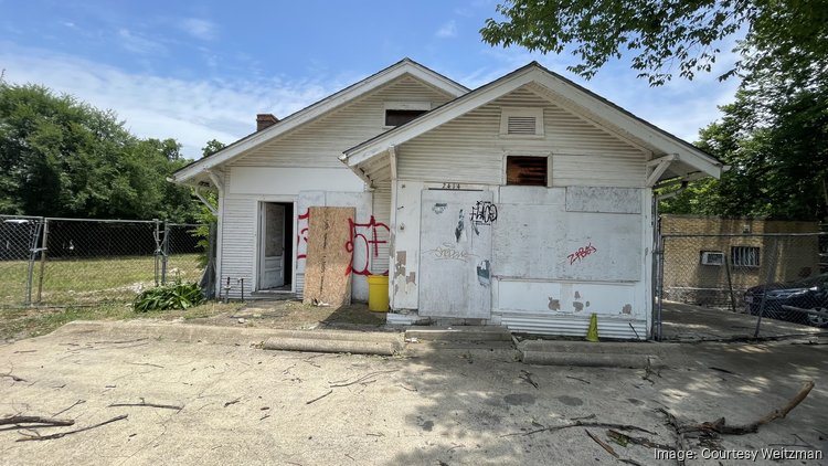 New outdoor bar concept Lawnie's opens in a 1920s home on Henderson ...