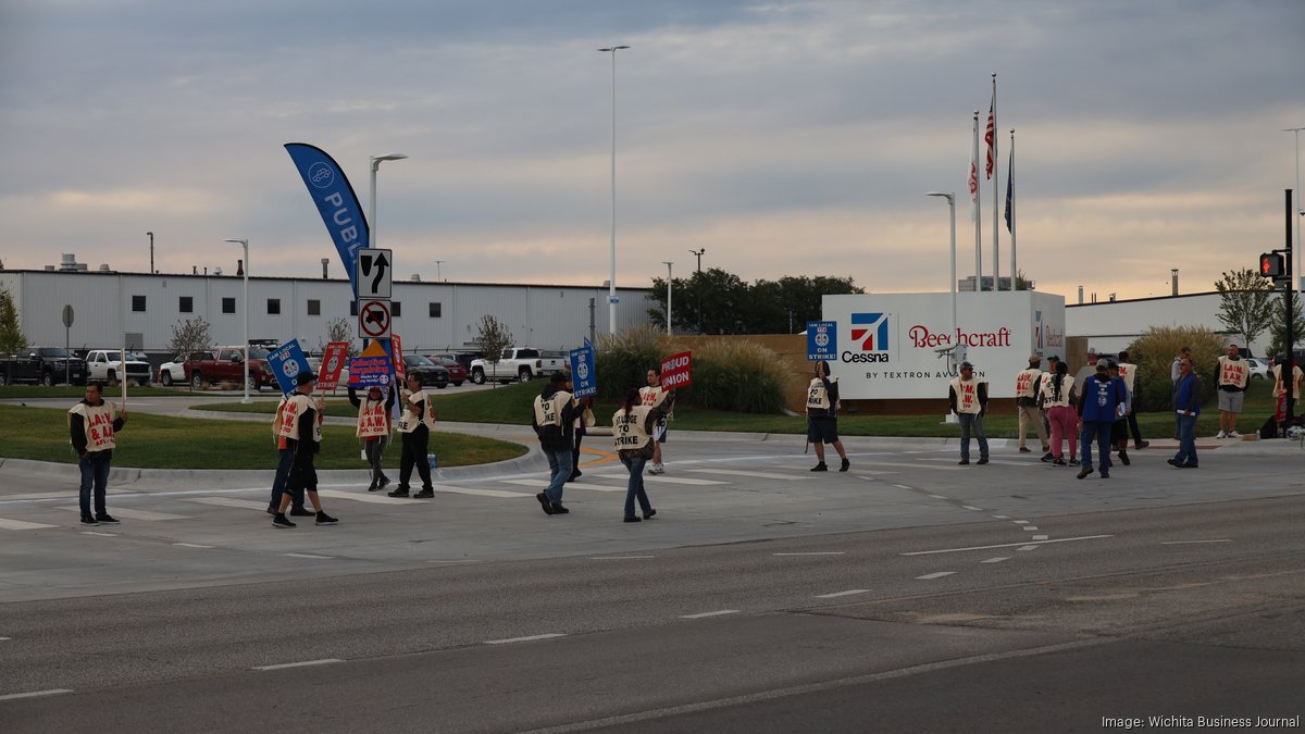 Machinists Union: Talks with Textron Aviation could resume 'next week ...