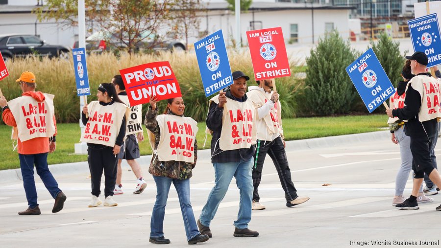 What's in Textron Aviation's new offer to machinists on strike ...
