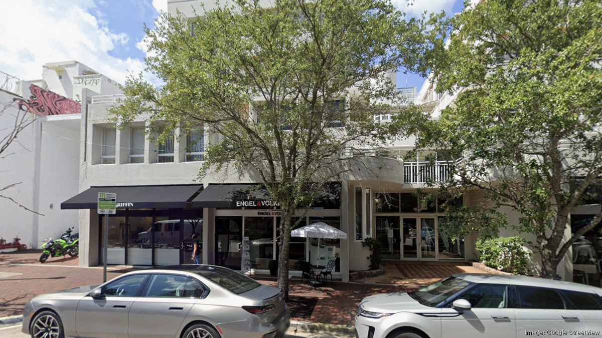 Plaza Comodoro-coconut Grove Pura Vida Miami Opens In Coconut Grove