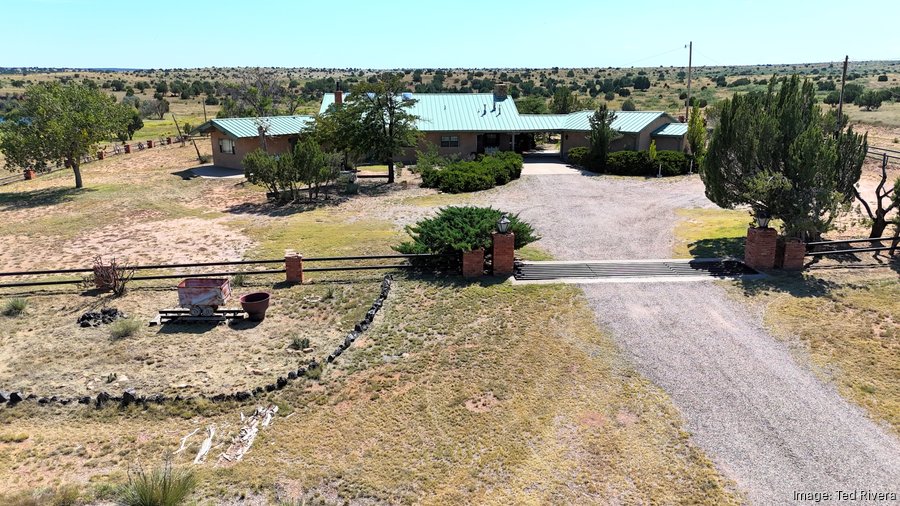 $3.1 million ranch with lake for sale in Santa Rosa - Albuquerque ...