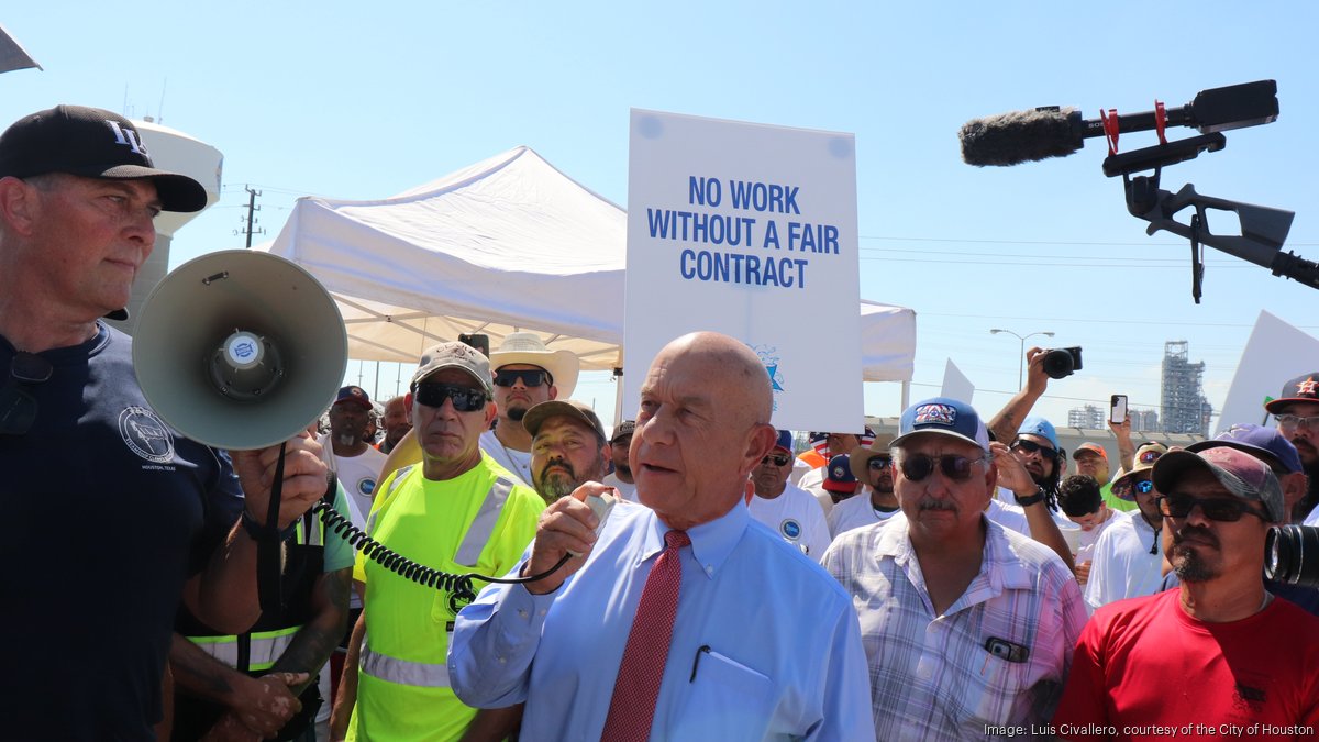 Day 1 of ILA strike: Here’s what has happened in Houston so far ...