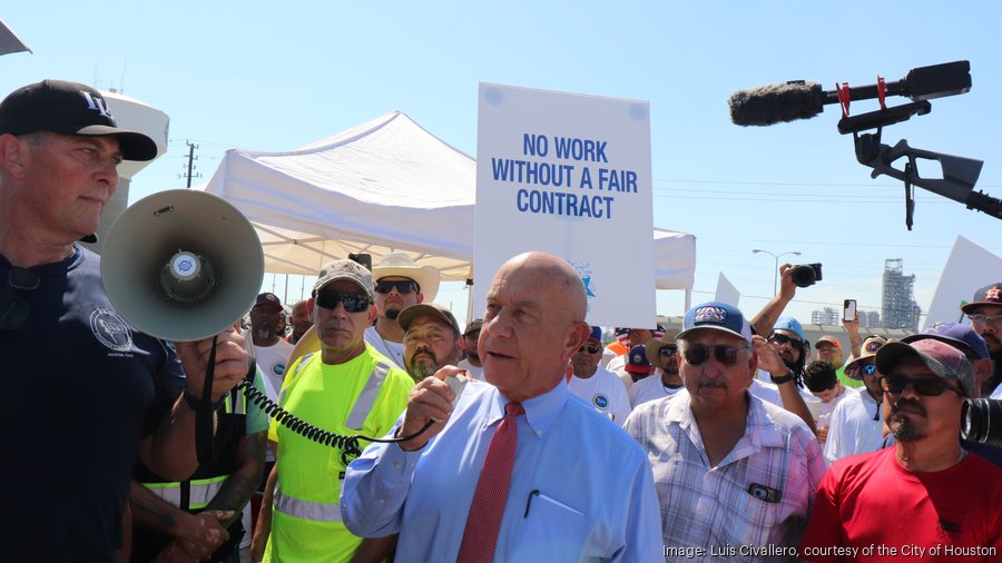 Day 1 of ILA strike: Here’s what has happened in Houston so far ...