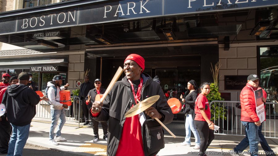 Hilton hotel workers reach agreement - Boston Business Journal