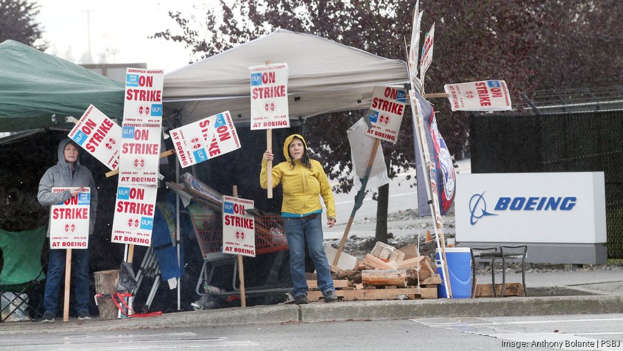 Striking Boeing machinists to vote on new contract offer - Portland ...