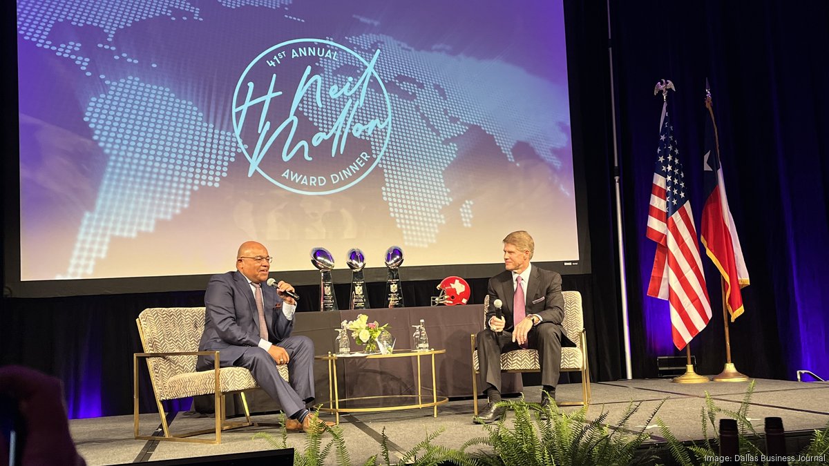 Kansas City Chiefs owner Clark Hunt wins H. Neil Mallon Award in Dallas ...