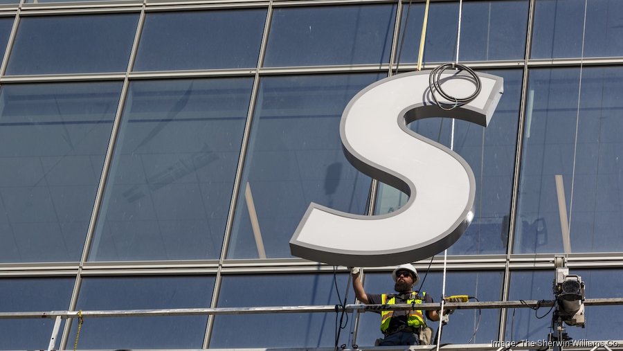 Sherwin-Williams installs name on downtown Cleveland headquartres ...