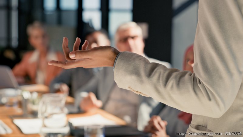 Connecting: Open hands - Bizwomen