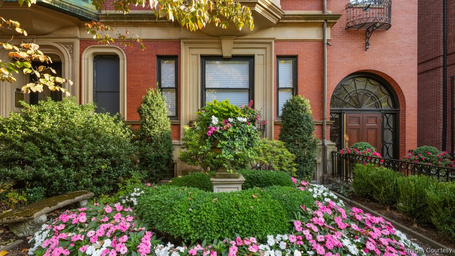 A Back Bay condo with views of the Commonwealth Mall is on the market ...