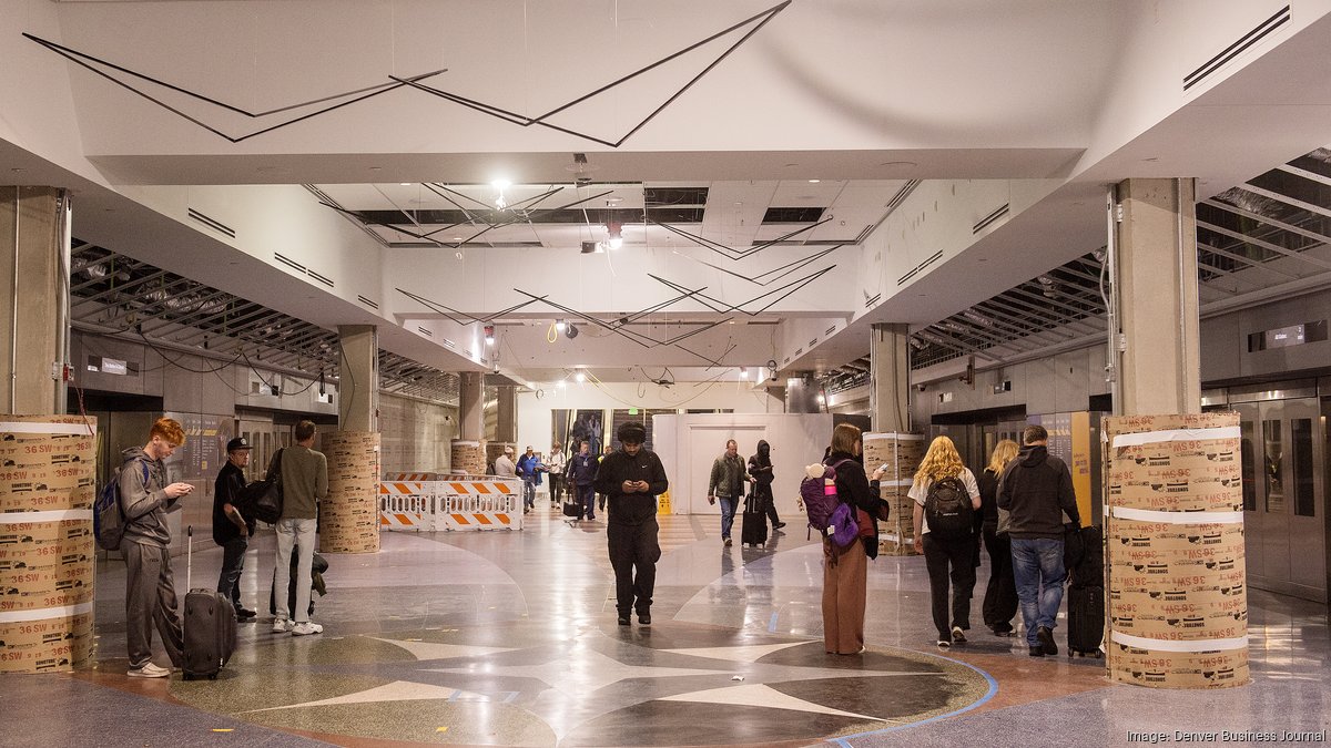 Denver airport to build pedestrian walkways between concourses - Denver ...