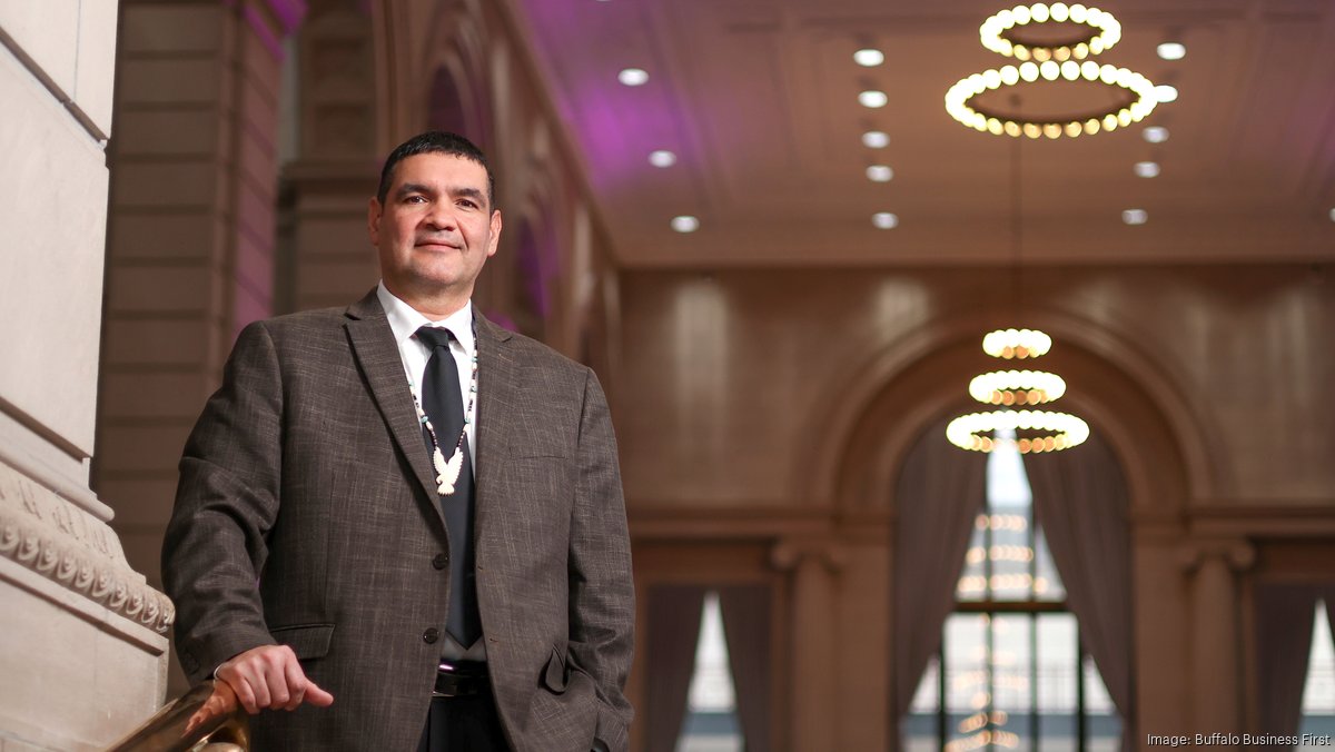 Shaun Wilson of M&T Bank wins a 2025 IDEA Award from Buffalo Business ...