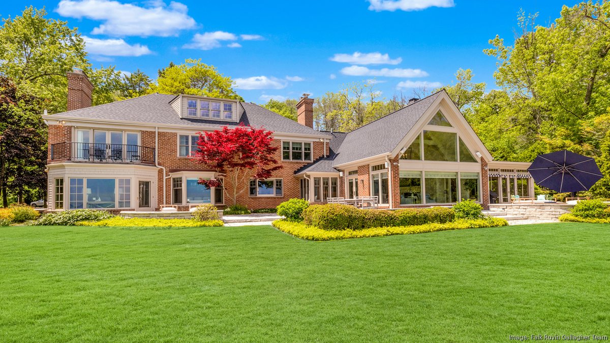 Inside a lakeside Fox Point home available for $2.9M: Photos ...