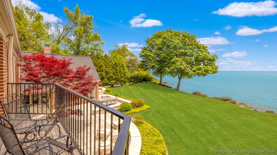 Inside a lakeside Fox Point home available for $2.9M: Photos ...