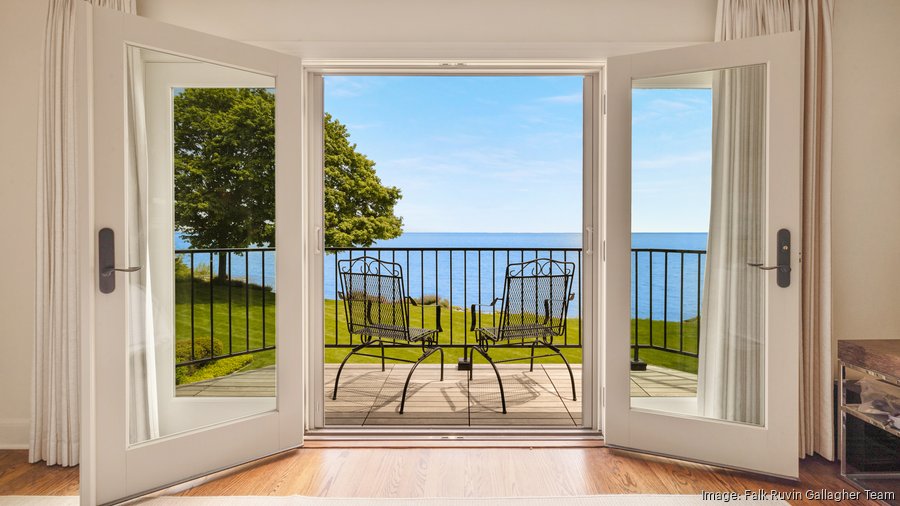 Inside a lakeside Fox Point home available for $2.9M: Photos ...