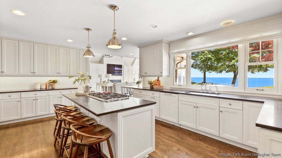 Inside a lakeside Fox Point home available for $2.9M: Photos ...
