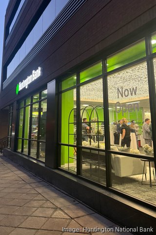 Huntington National Bank opens branch on Denver's 16th Street Mall ...