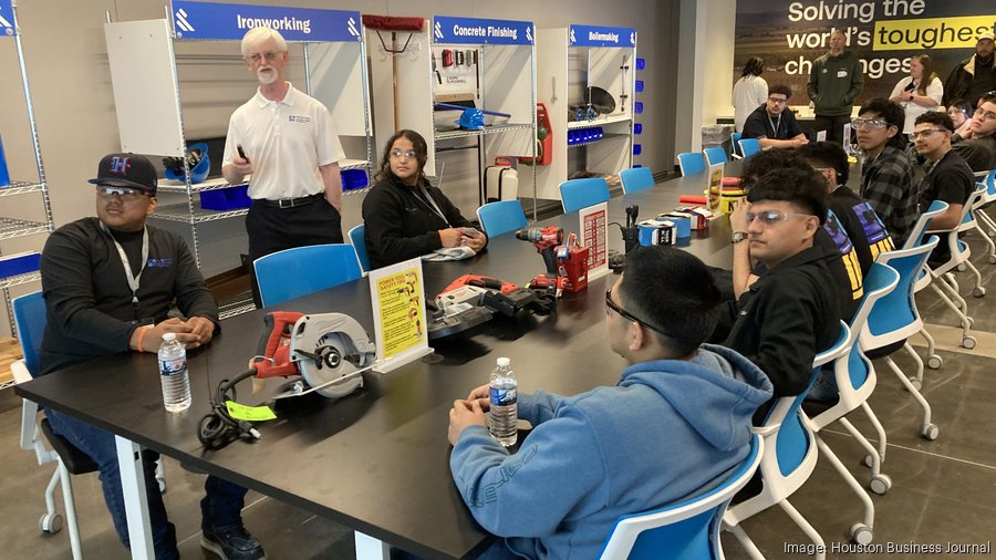 Burns & McDonnell opens construction academy to tackle shortage ...