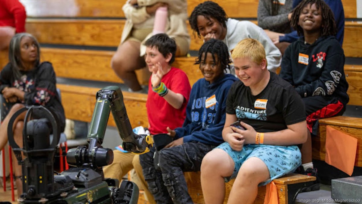 Jabil donates autonomous robot to Sligh Magnet Middle School - Tampa ...