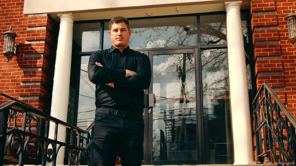 Former Eagles star Brent Celek buys shopping center for $4.7M ...