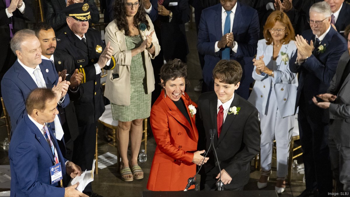 Cara Spencer is sworn in as St. Louis mayor - St. Louis Business Journal