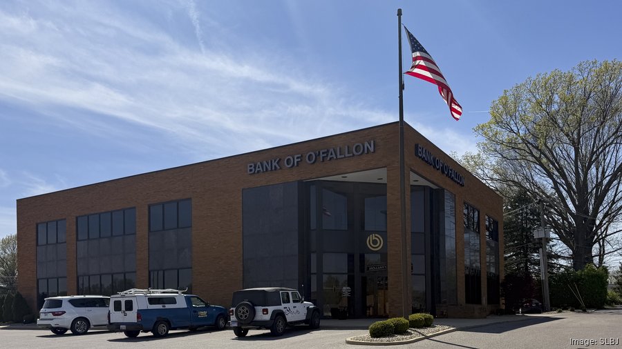 Former Bank of O'Fallon, Illinois executive Andrew Blassie pleads ...
