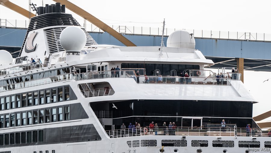 Viking Octantis marks Milwaukee's first ship of 2025 cruise season ...
