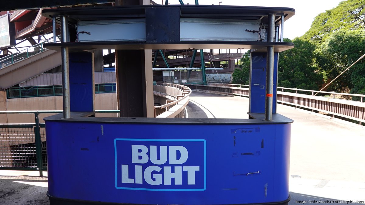 Oahu Auctions and Liquidations holds auction for Aloha Stadium food ...