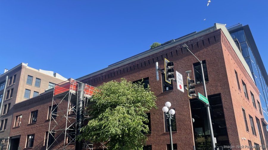 Airbnb downsizes Seattle office footprint with move to Pioneer Square ...