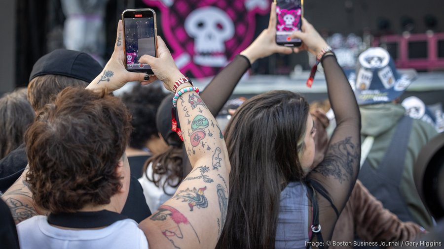 Chase, Dunkin' seek customer traction with “activations” at Boston ...