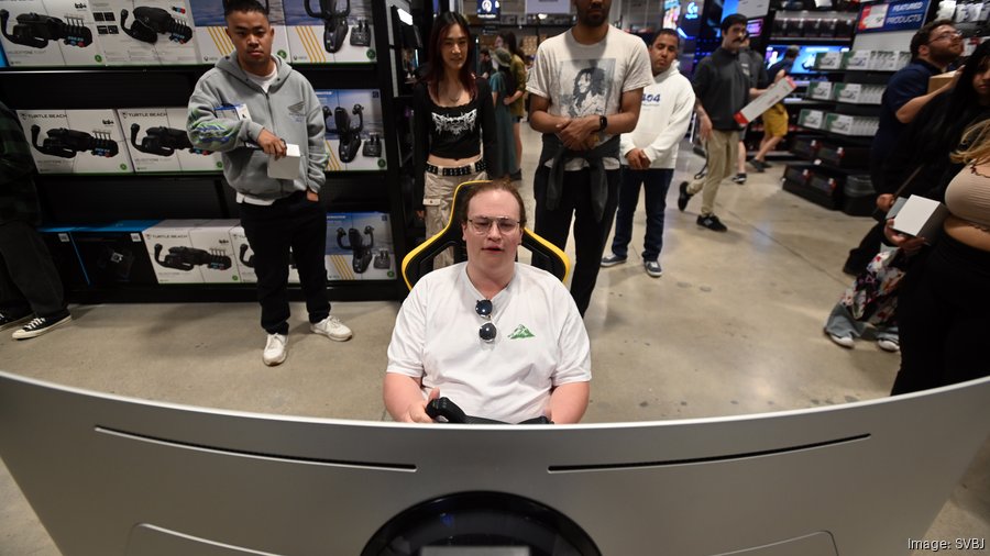 Micro Center tech store opens in Santa Clara - Silicon Valley Business ...