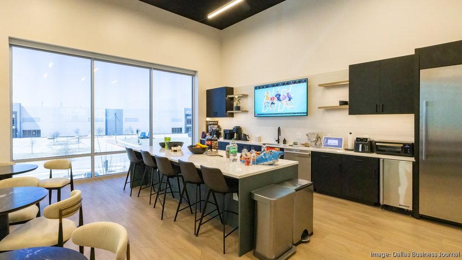 YouTube stars Dude Perfect open new headquarters featuring mini-golf ...