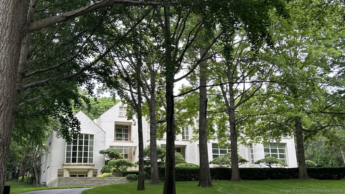 Former Hallmark CEO Donald J. Hall Sr.'s mansion lists for $7.7M ...