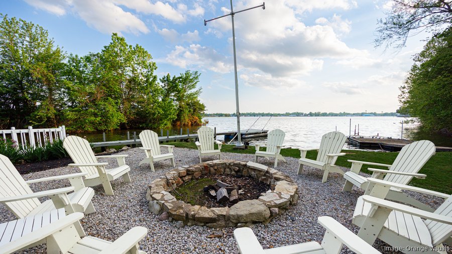 Buckeye Lake home offers private island, boating docks for $1.6M ...