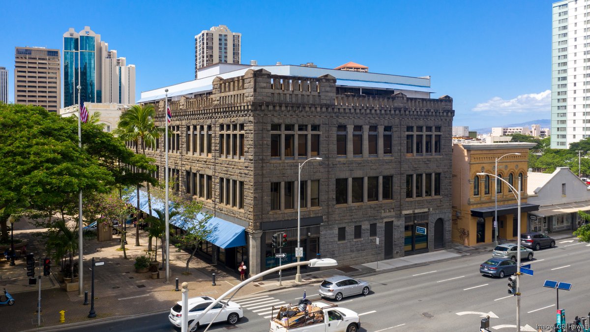 A building on downtown Honolulu's Fort Street Mall is up for sale ...