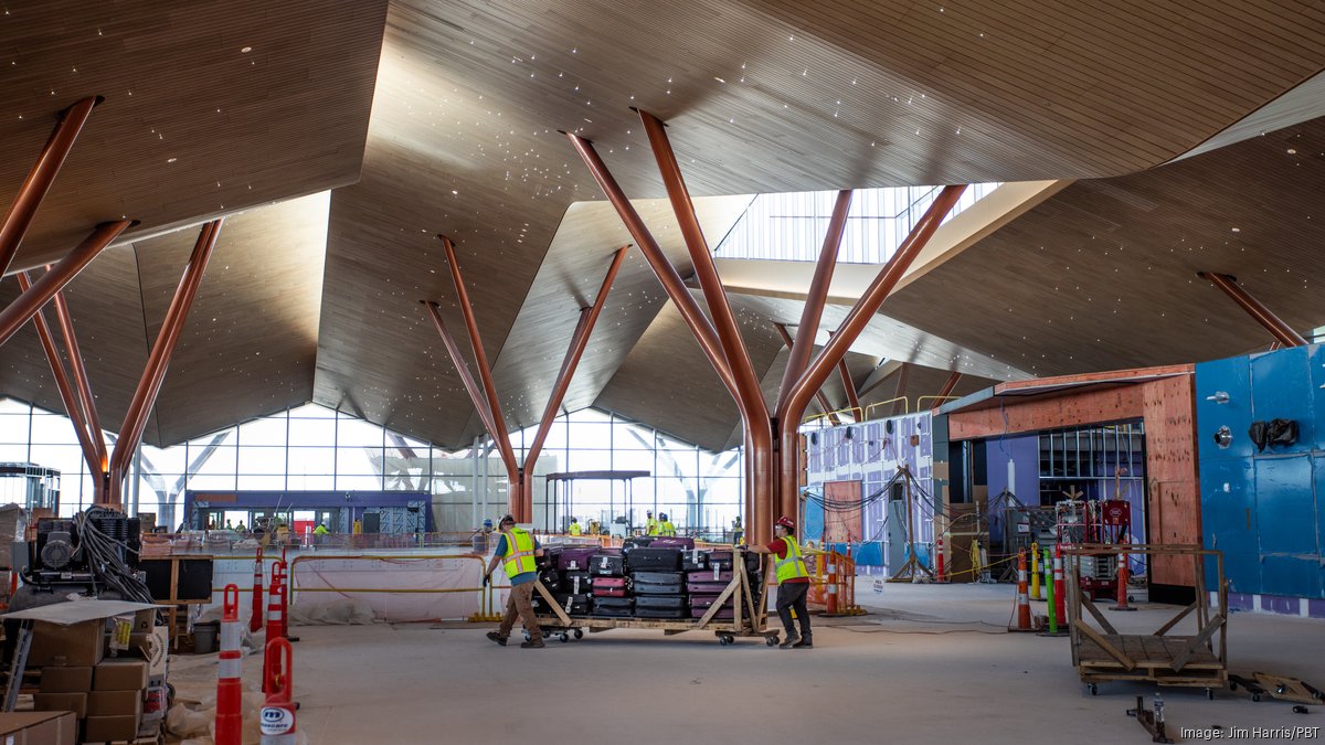 Thousands vie for spots to tour Pittsburgh's new airport terminal ...