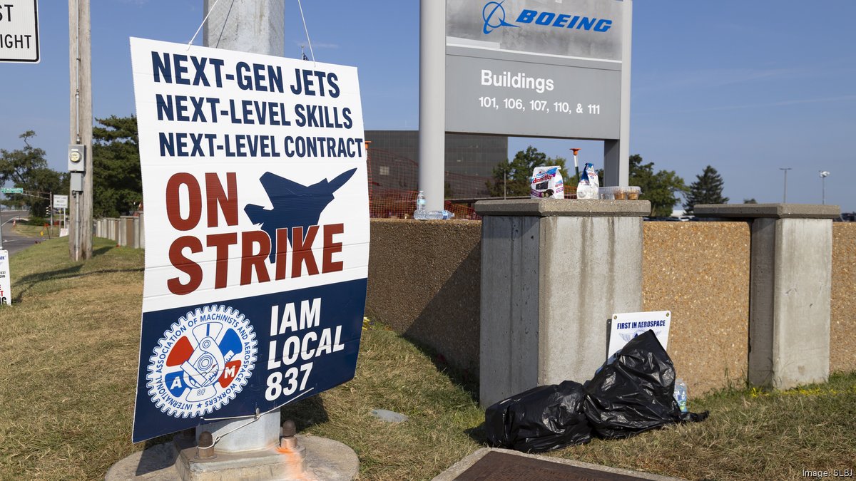 Boeing to hire replacement workers as machinist strike continues - St ...