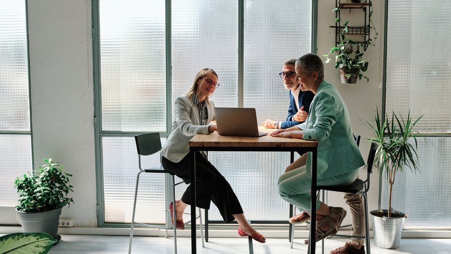 JPMorgan exec celebrates Director of the Year — and shares 5 leadership ...