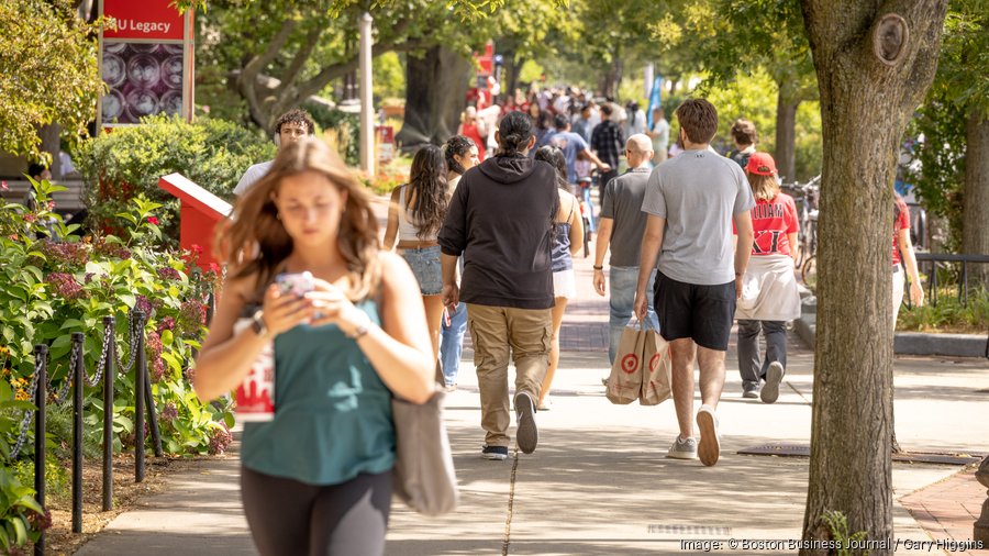 Boston students move in at Harvard, BU, Northeastern, Emerson - Boston ...
