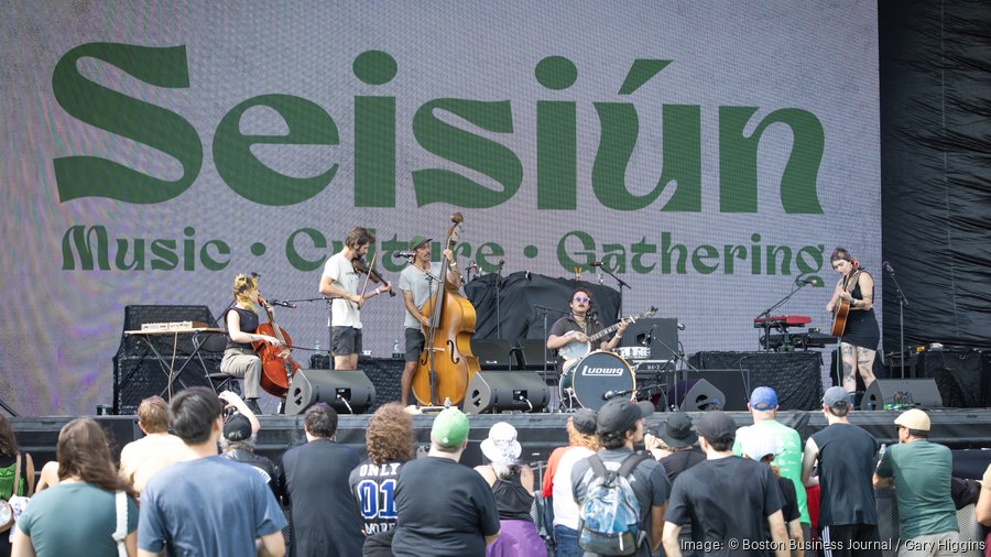 Seisiún at Suffolk Downs features Pogues, Dropkick despite rain ...