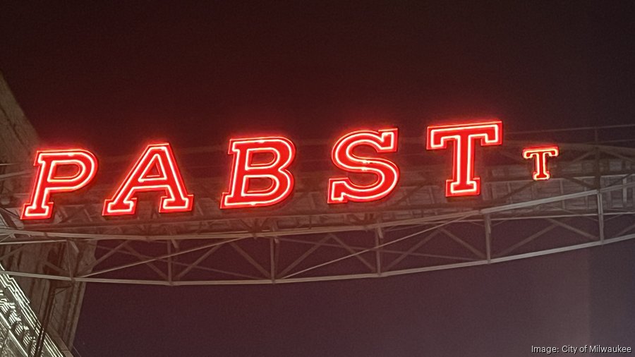 Milwaukee's historic Pabst sign to trade neon for LED - Milwaukee ...