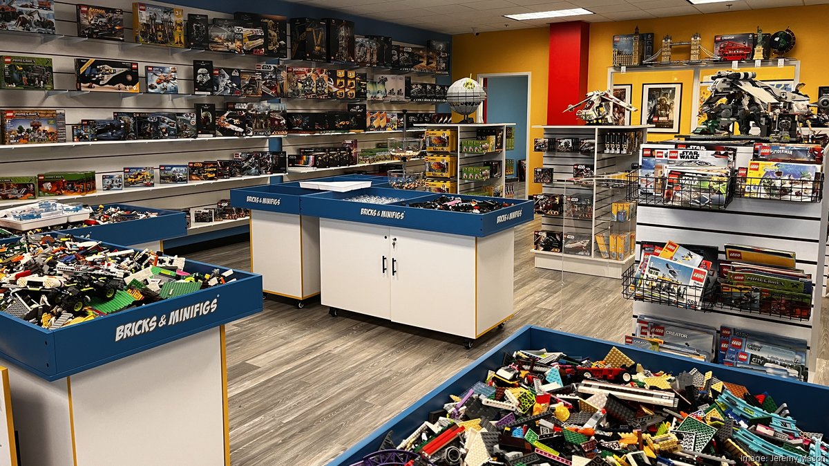 Bricks & Minifigs opens first Pittsburgh-area LEGO resale store ...