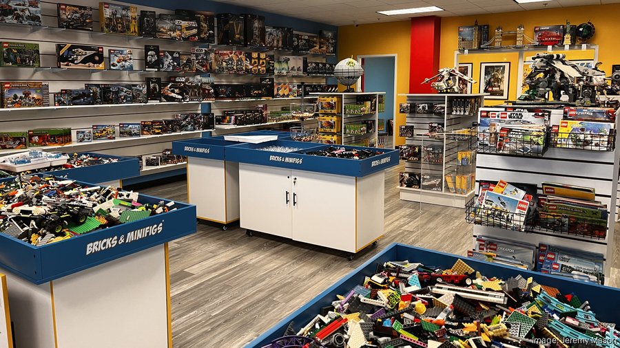 Bricks & Minifigs opens first Pittsburgh-area LEGO resale store ...