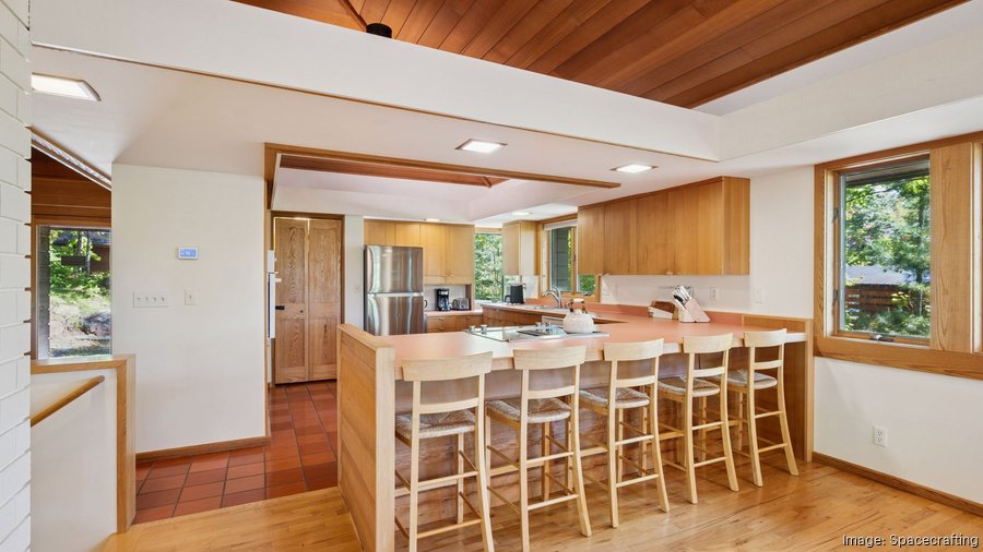 Frank Lloyd Wright-inspired lakefront home hits Wisconsin market ...
