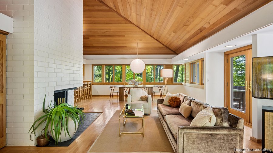 Frank Lloyd Wright-inspired lakefront home hits Wisconsin market ...