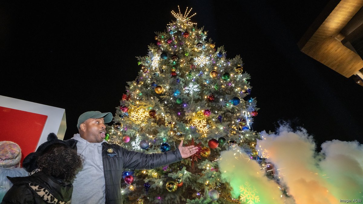 Milwaukee celebrates 112th annual Christmas tree lighting: Photos ...