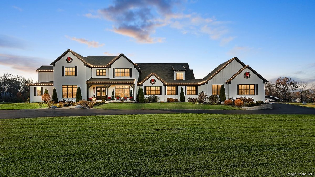 12,800-square-foot mansion in Batavia hits market at $4.5 million ...