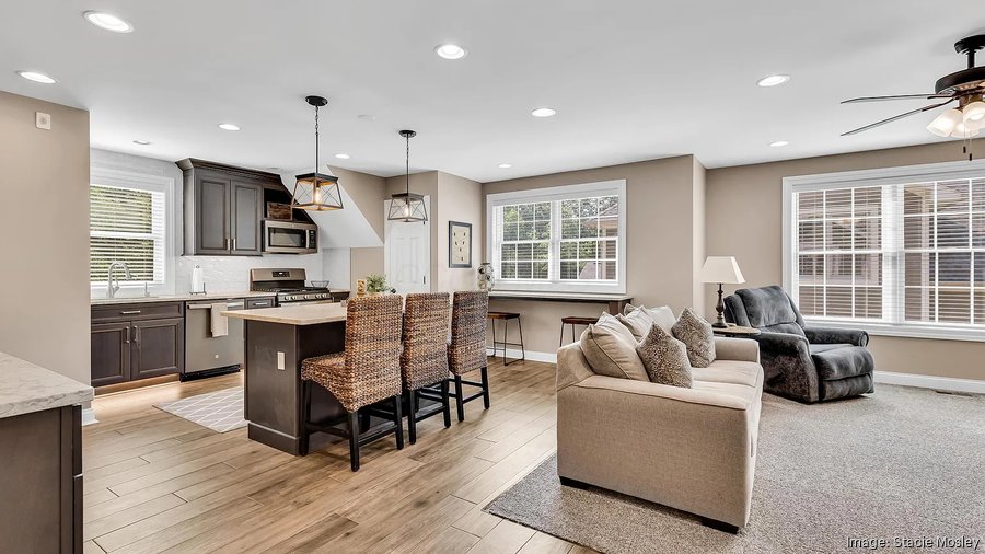 Floor-to-ceiling fireplace featured in $2.4M Galena home - Columbus ...