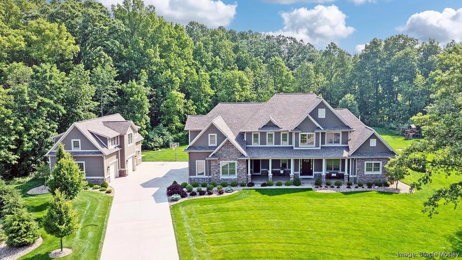 Floor-to-ceiling fireplace featured in $2.4M Galena home - Columbus ...