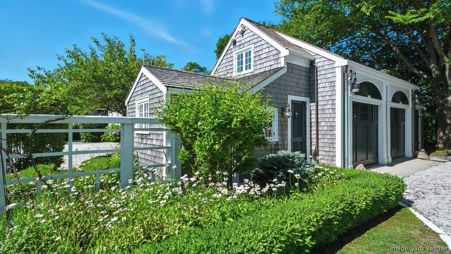 Three-parcel Nantucket property sells for $18 million - Boston Business ...