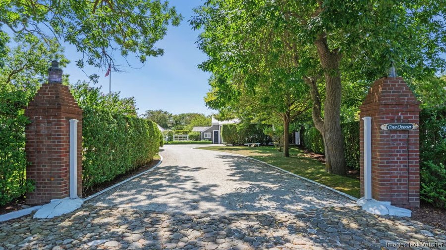 Three-parcel Nantucket property sells for $18 million - Boston Business ...